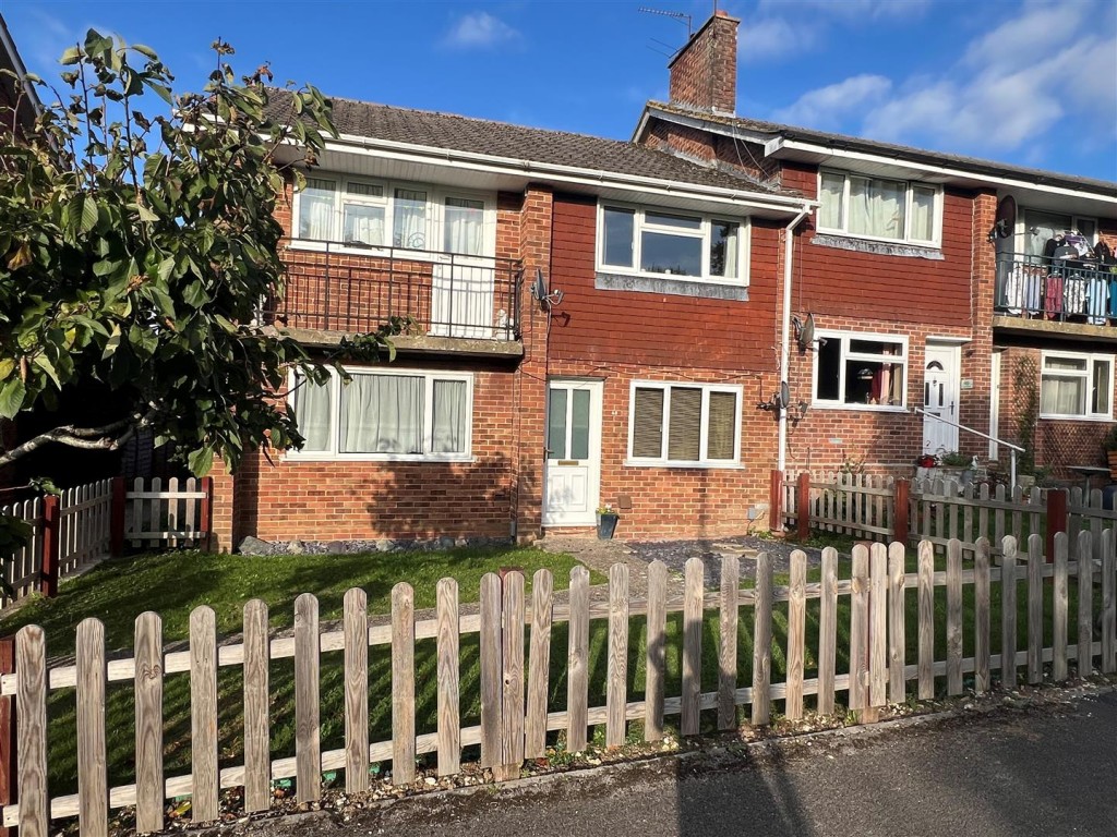 Elgar Close, Brighton Hill, BASINGSTOKE, 2 bedroom, Maisonette